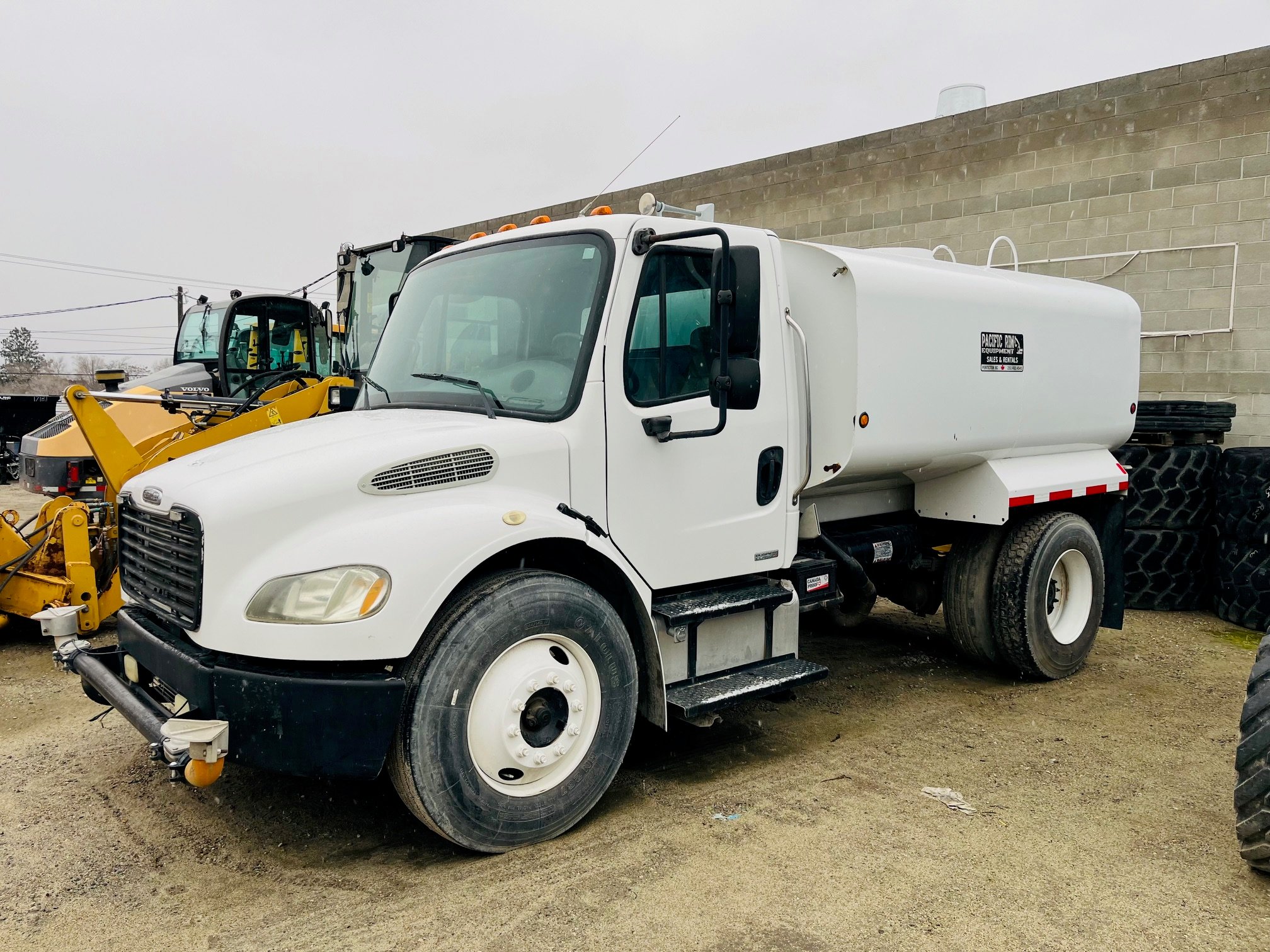 2005 Freightliner M2 106 - Pacific Rim Equipment